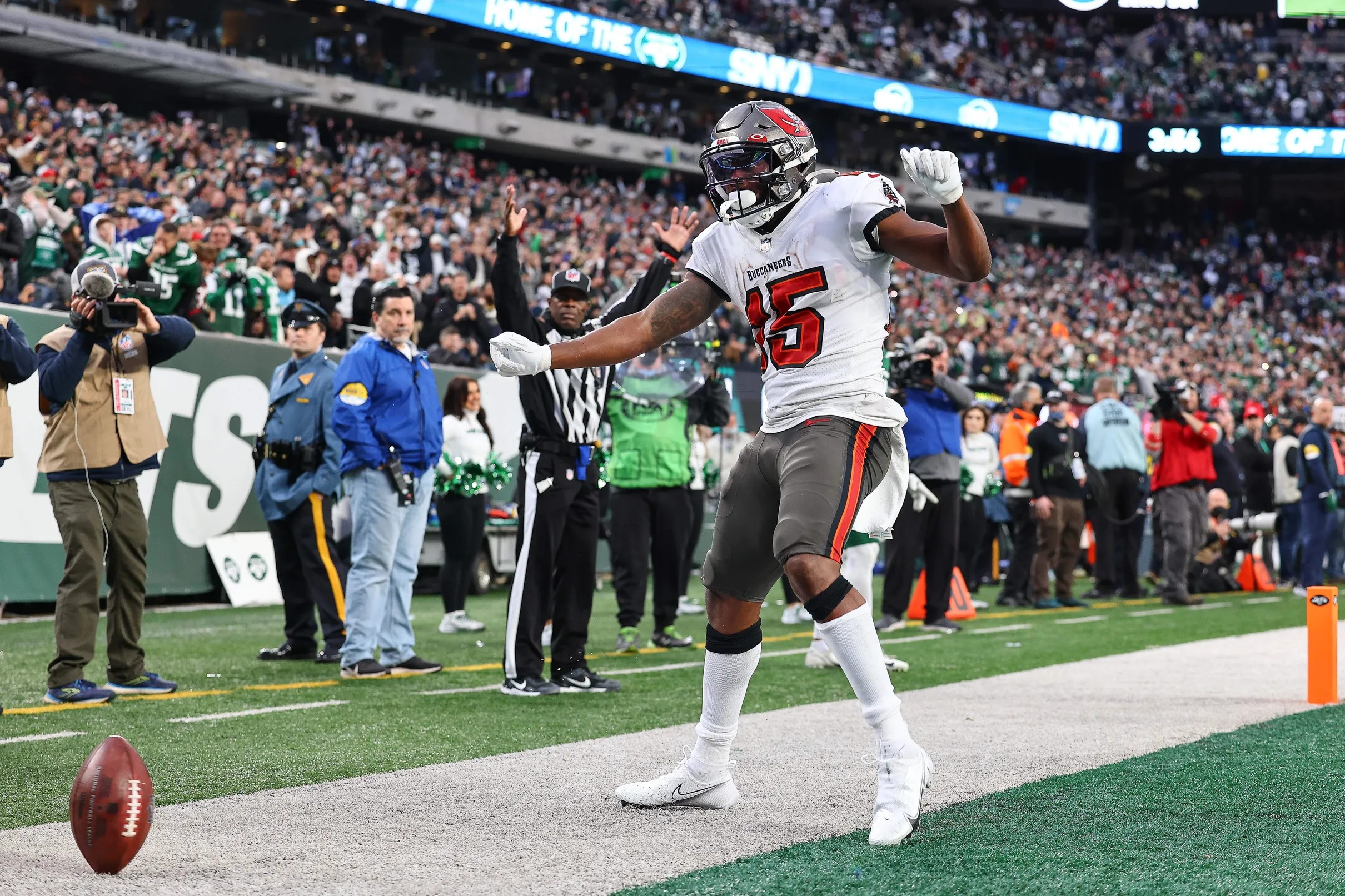 Browns sign college track star WR with NFL experience, waive Herb Miller