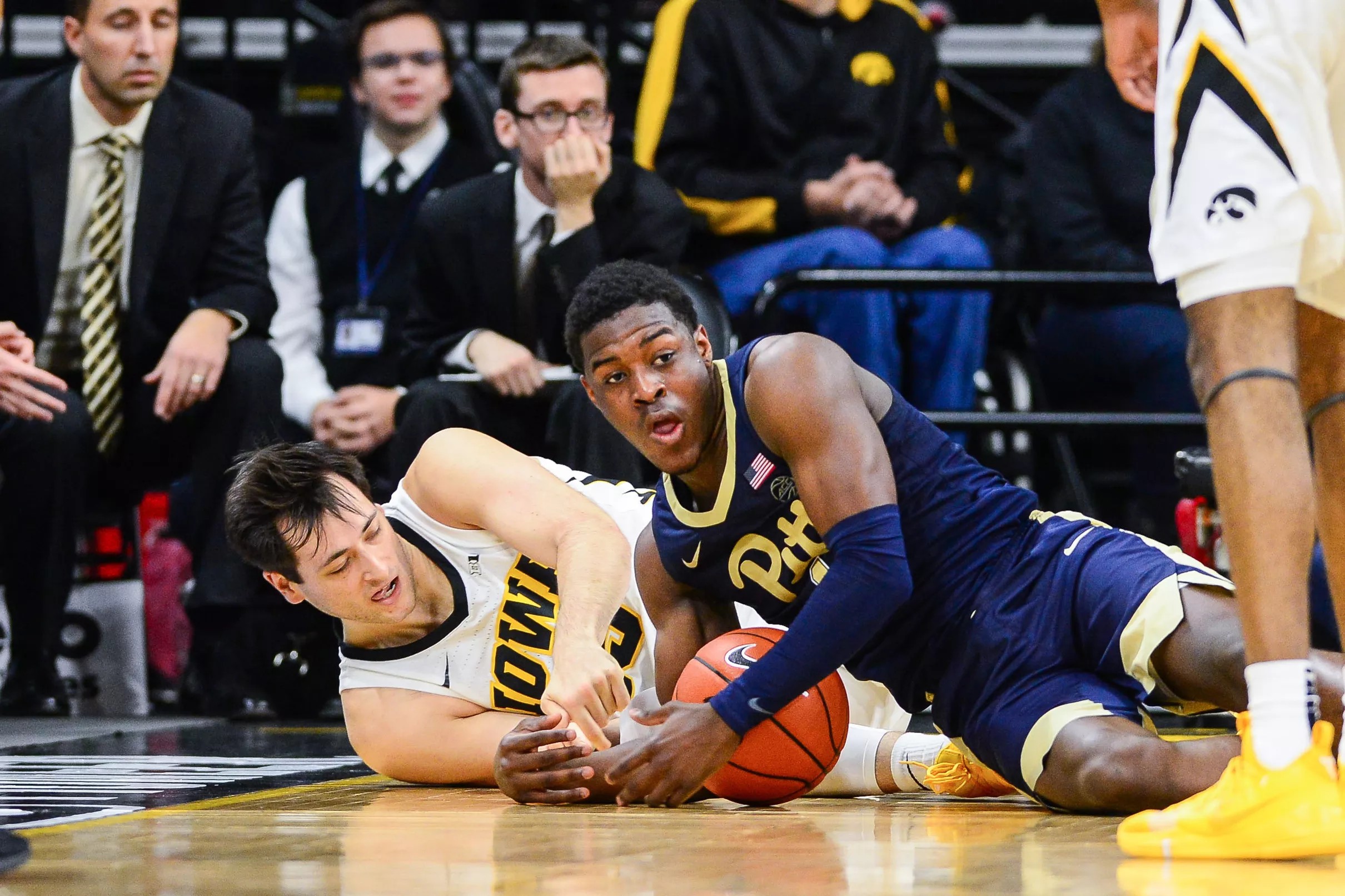 Iowa broadcaster praises Pitt on hot mic