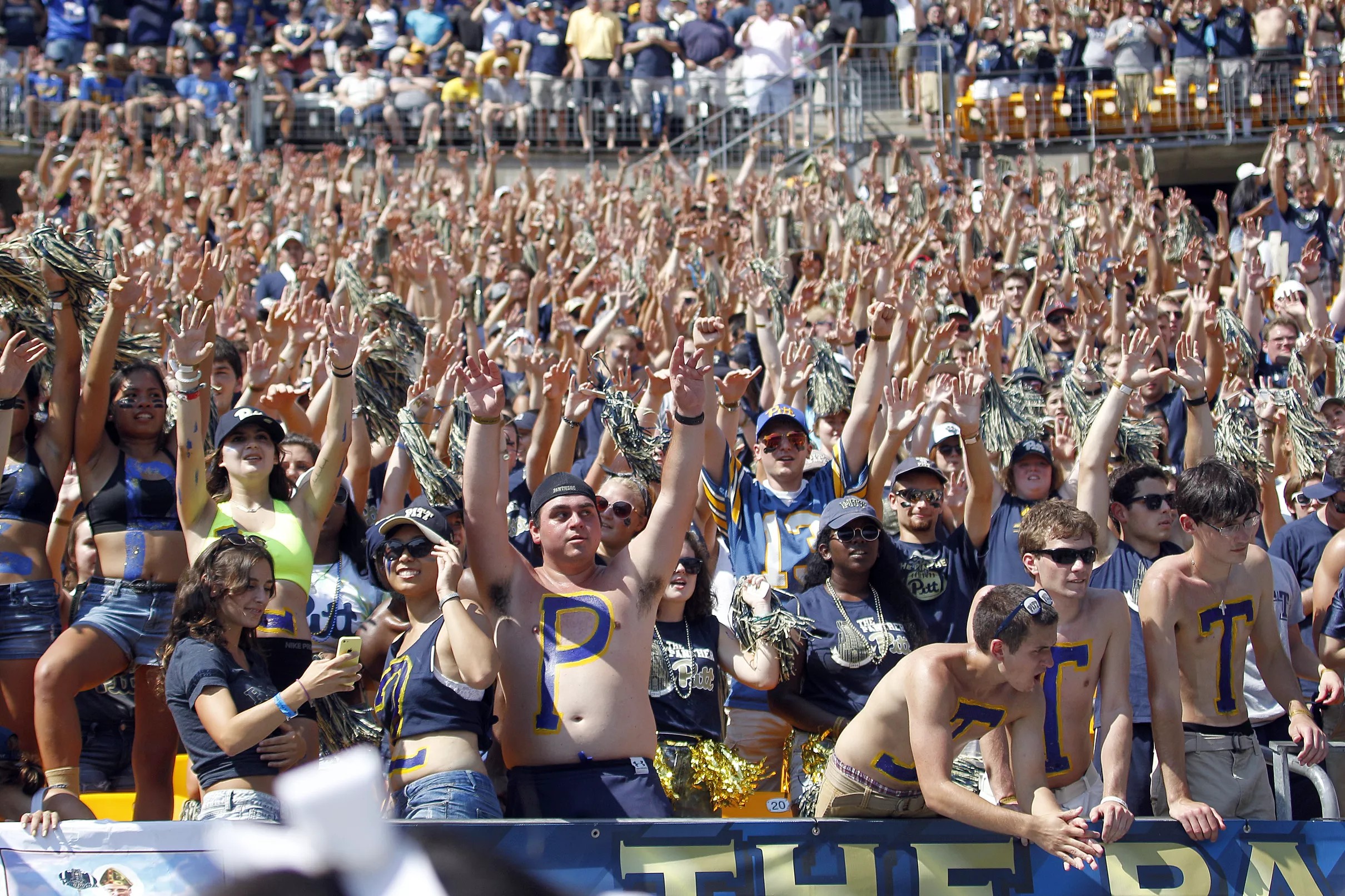 Pitt and Wisconsin agree to two-year football series