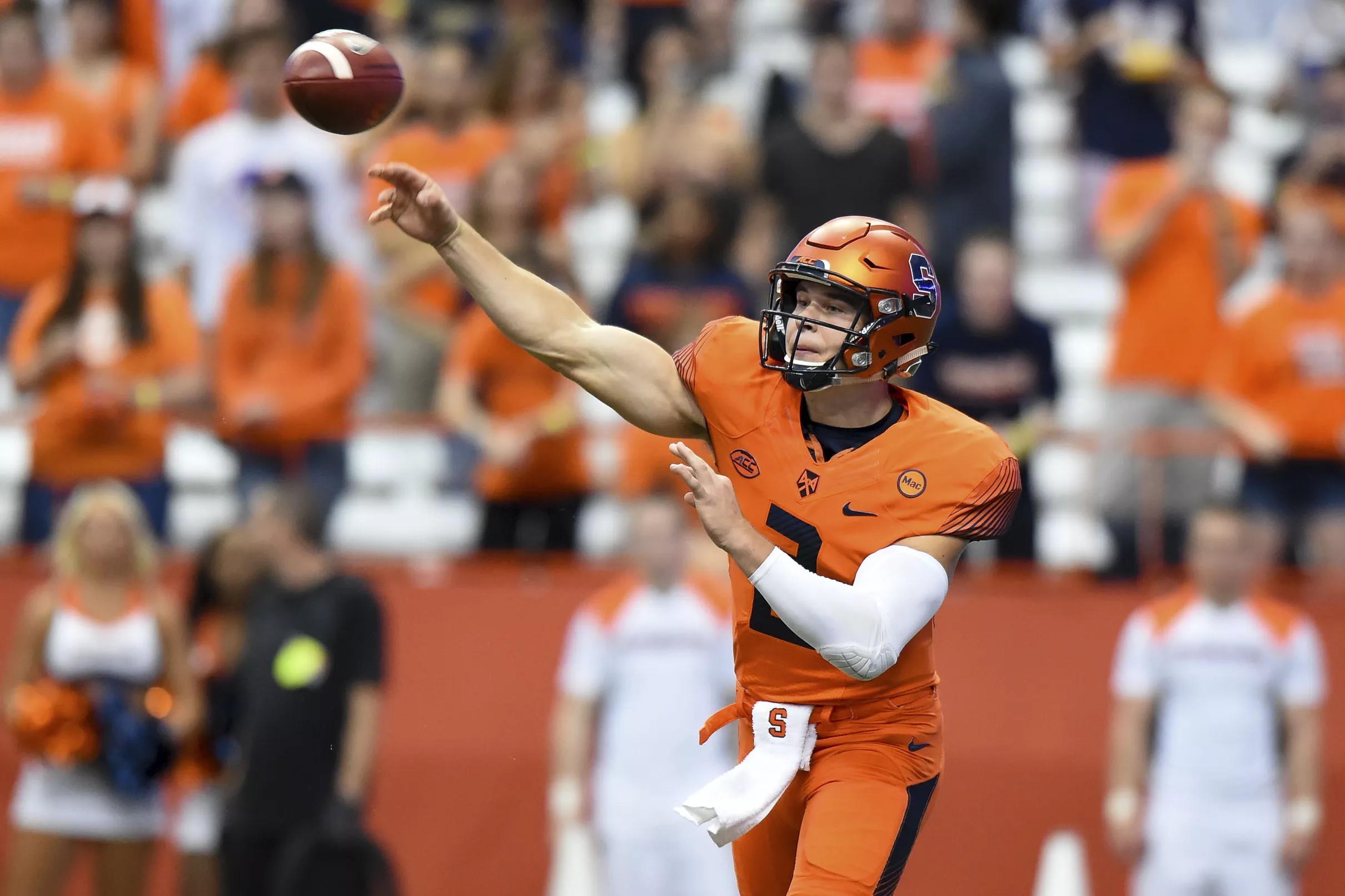 Eric Dungey quietly completed 18 straight passes in Syracuse win