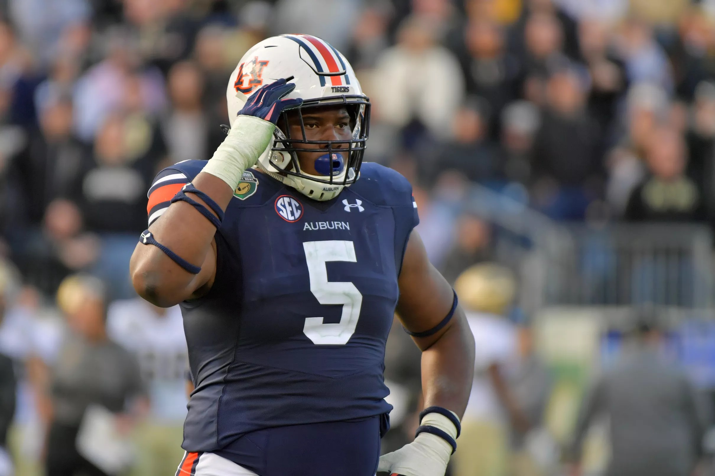 DERRICK BROWN RETURNING FOR SENIOR SEASON.