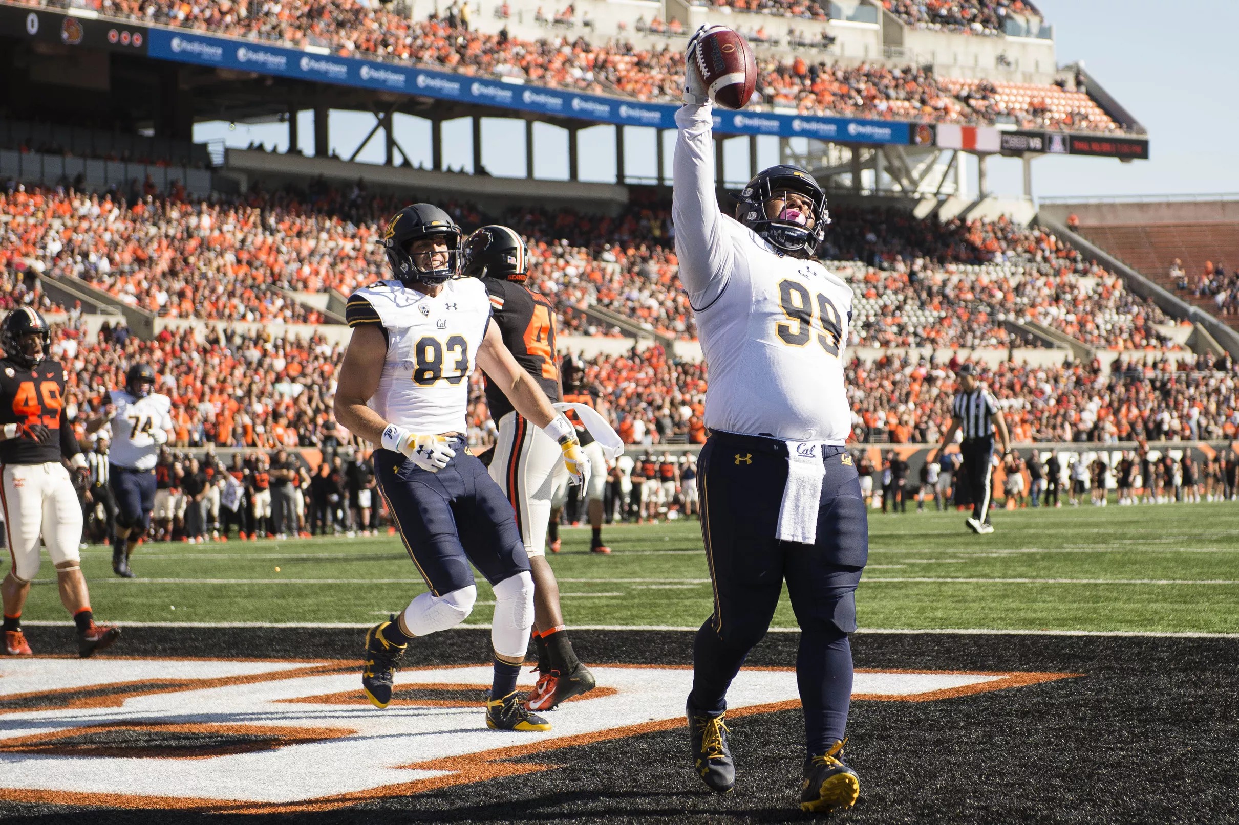 Game captains and uniforms for Cal–USC