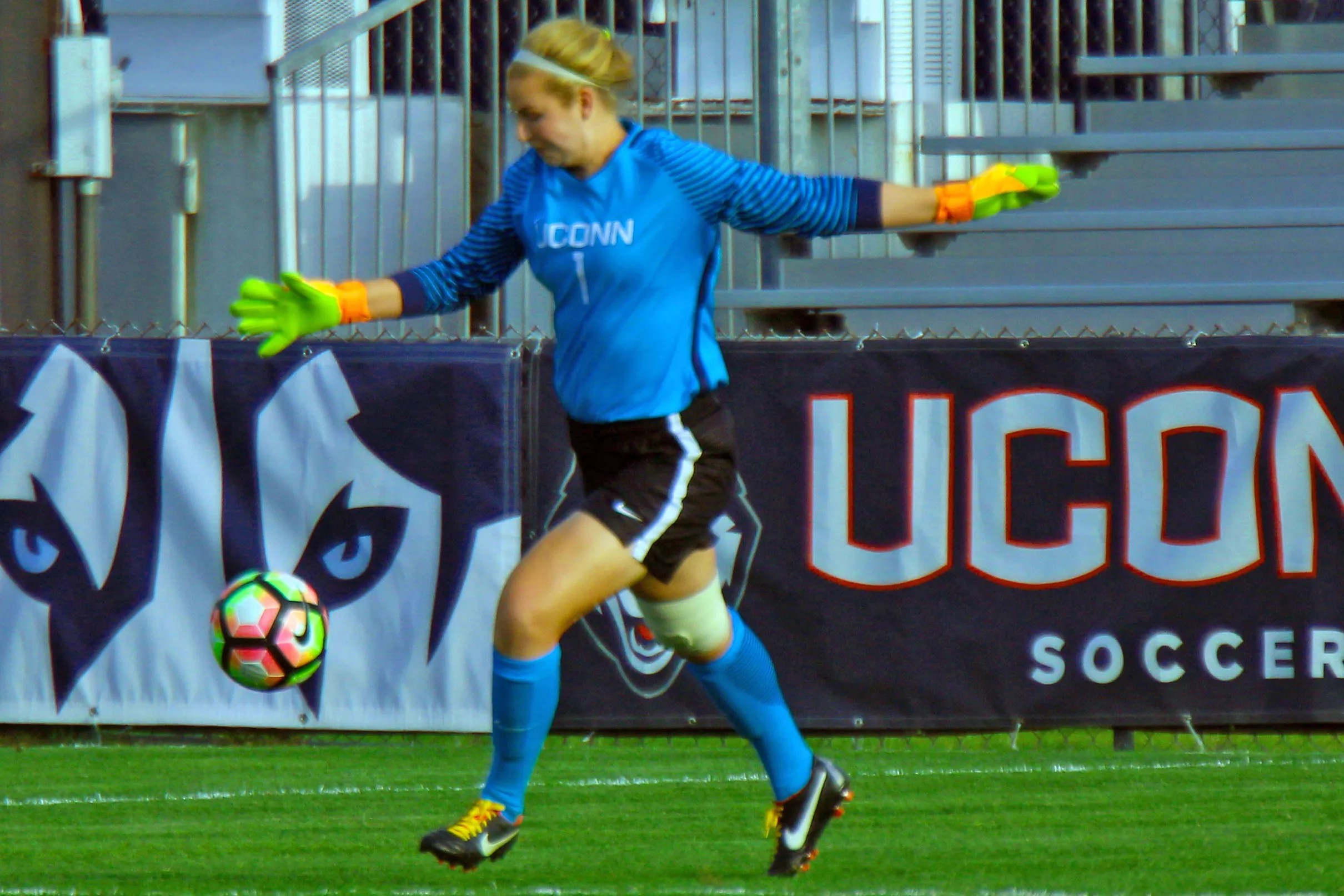 Former UConn Women’s Soccer Goalkeeper Emily Armstrong Signs with ...