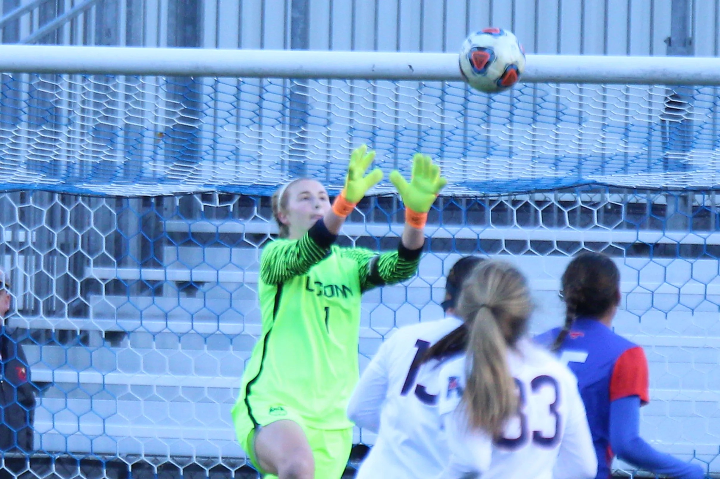 Former UConn Goalkeeper Emily Armstrong Signs with Norwegian Club
