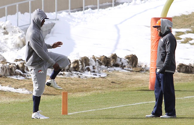 Broncos Injury Update: DeMarcus Ware works out