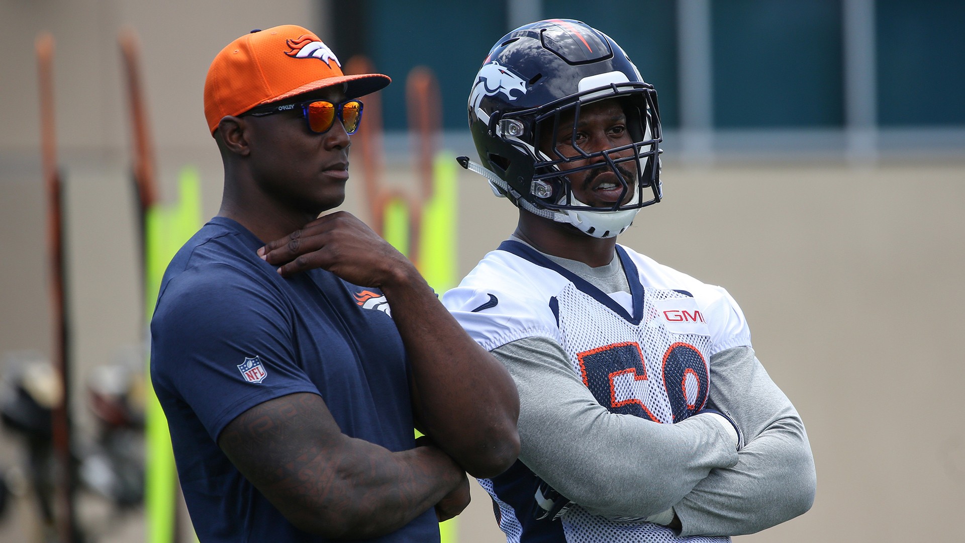 DeMarcus Ware returns to Broncos practice to offer pass-rush tips