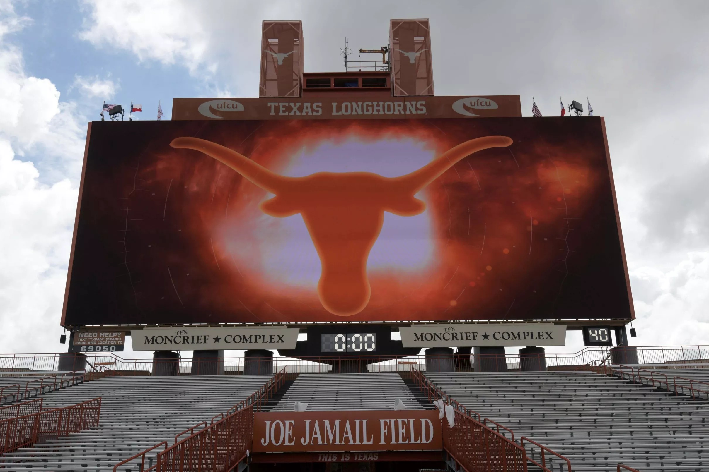 2021 Texas Football Recruiting: Longhorns get commitment from LB ...
