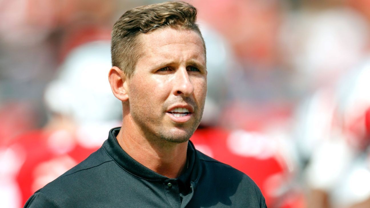 Buckeyes' Ryan Day promotes Brian Hartline to full-time WR coach