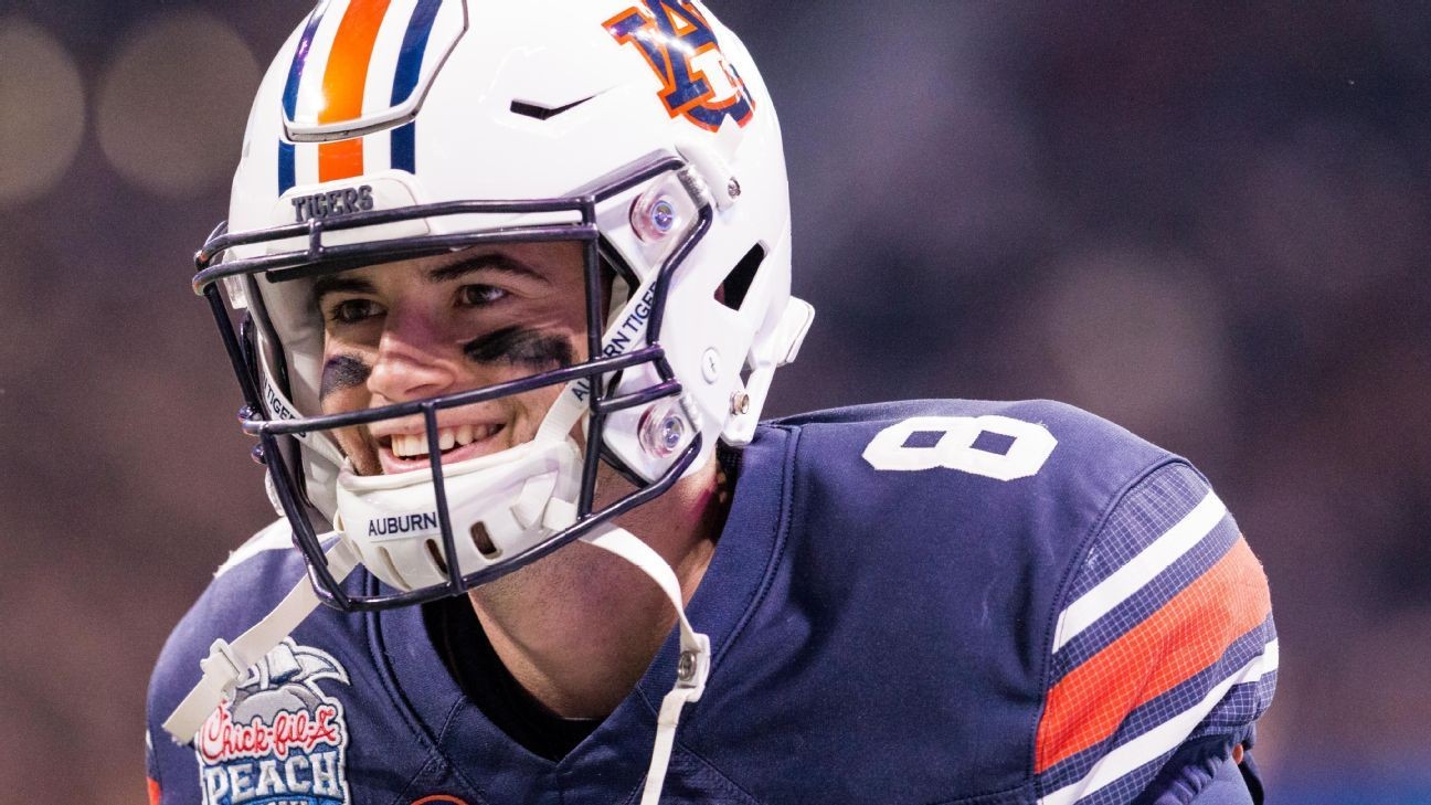 Jarrett Stidham decides to return to Auburn next season