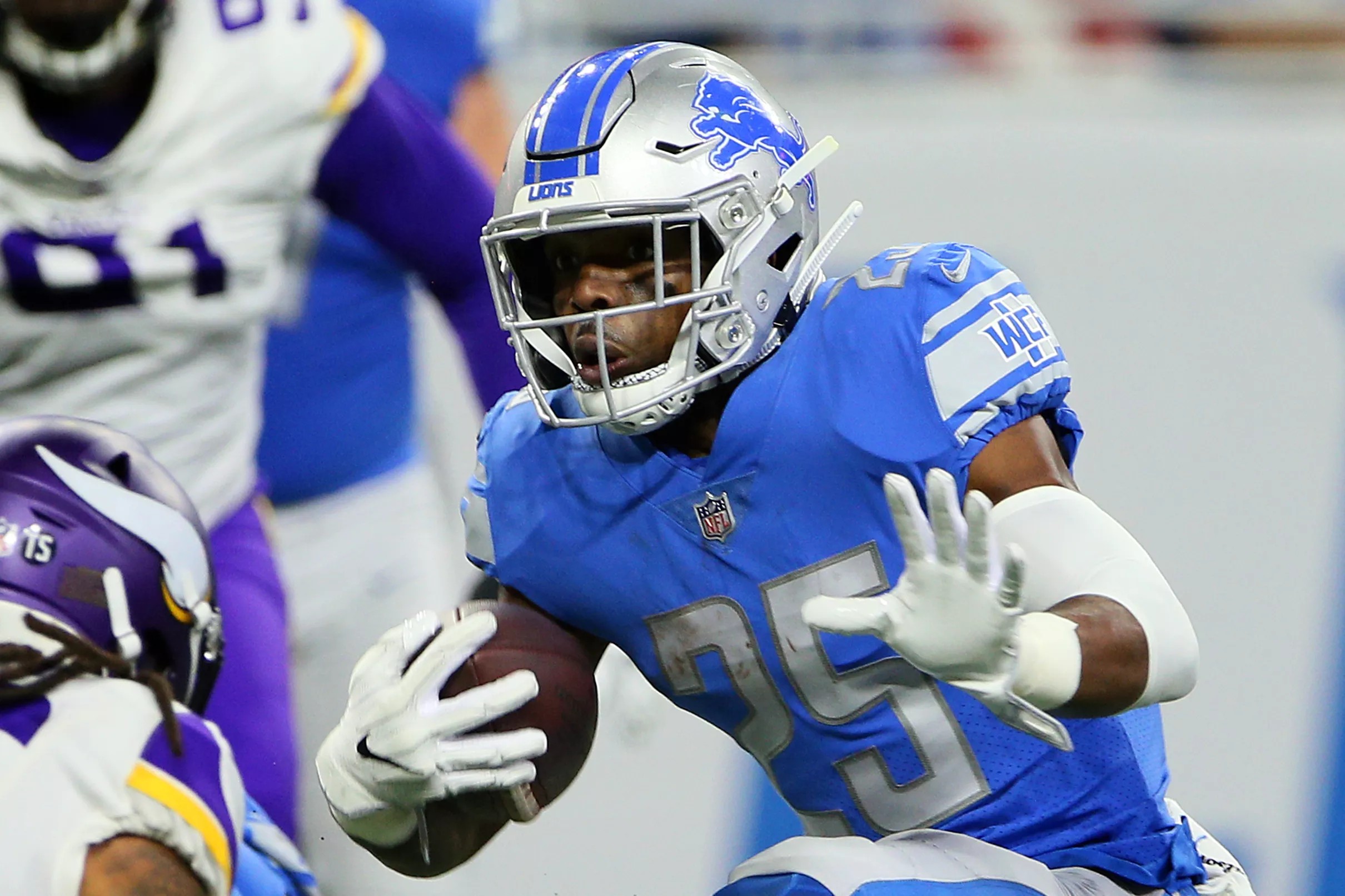 Former Lions running back Theo Riddick to visit Broncos on Monday