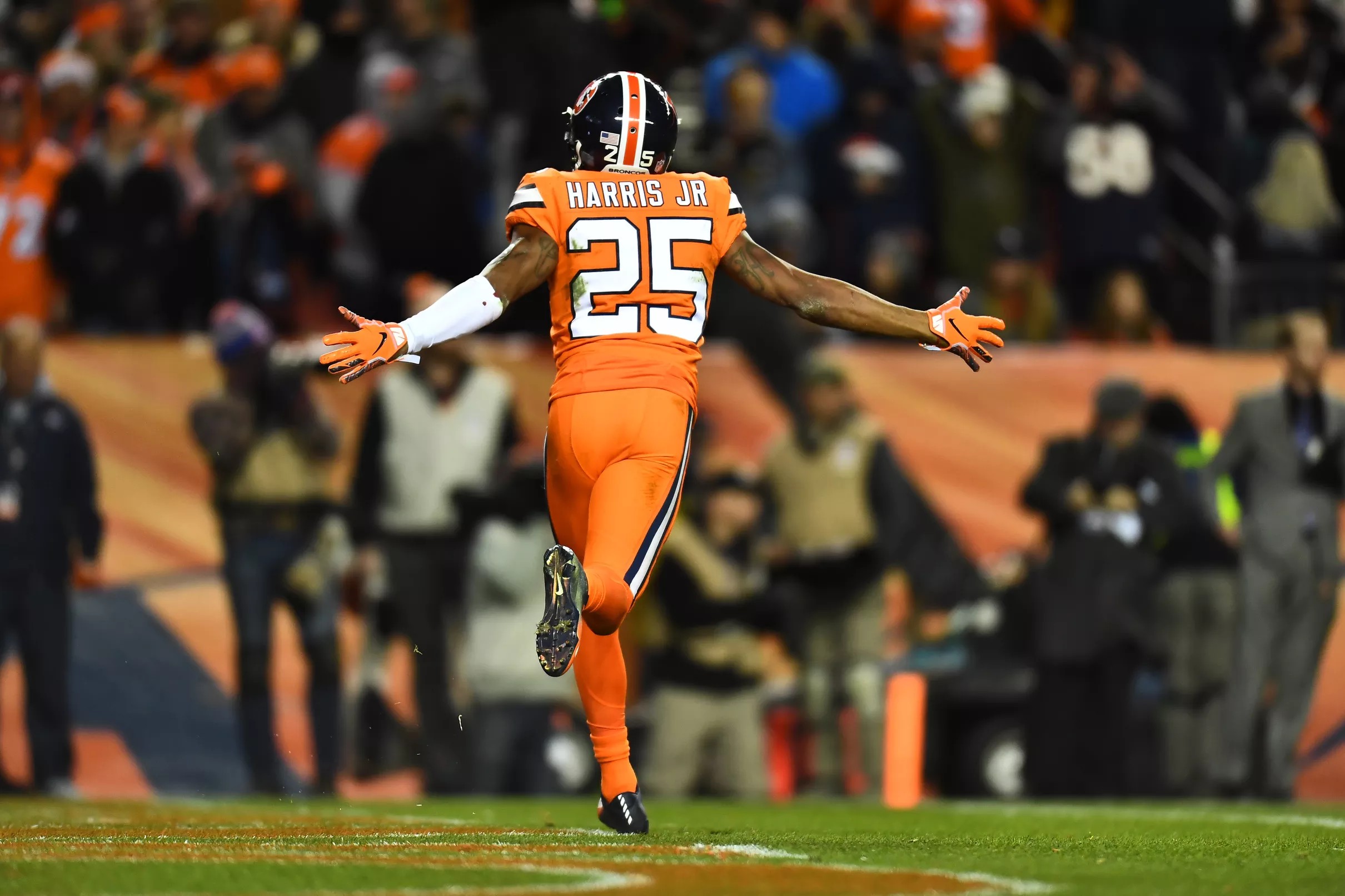 Chris Harris Jr. skips Broncos voluntary offseason program