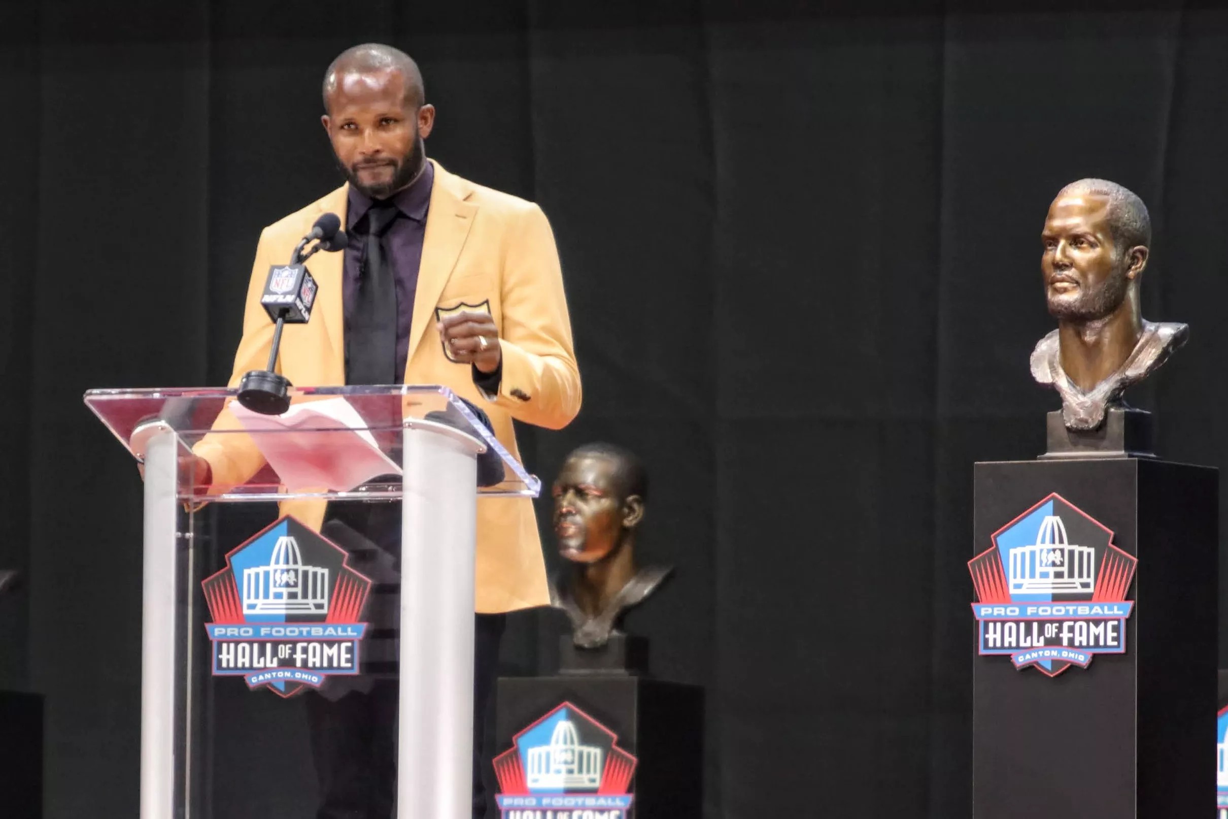 Donning his gold jacket, Champ Bailey delivers powerful Hall-of-Fame speech