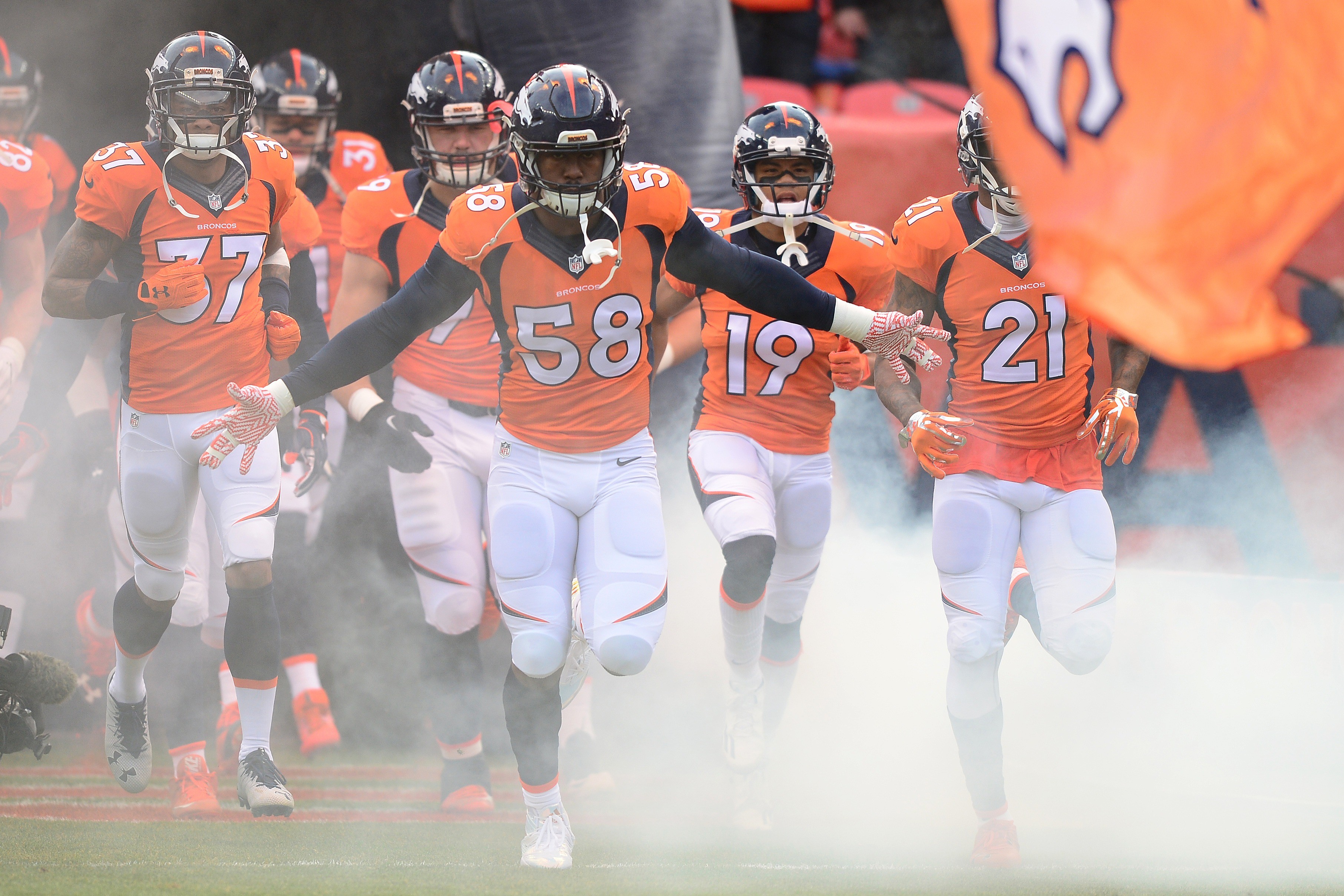 Von Miller: 2017 season outlook and stats projection