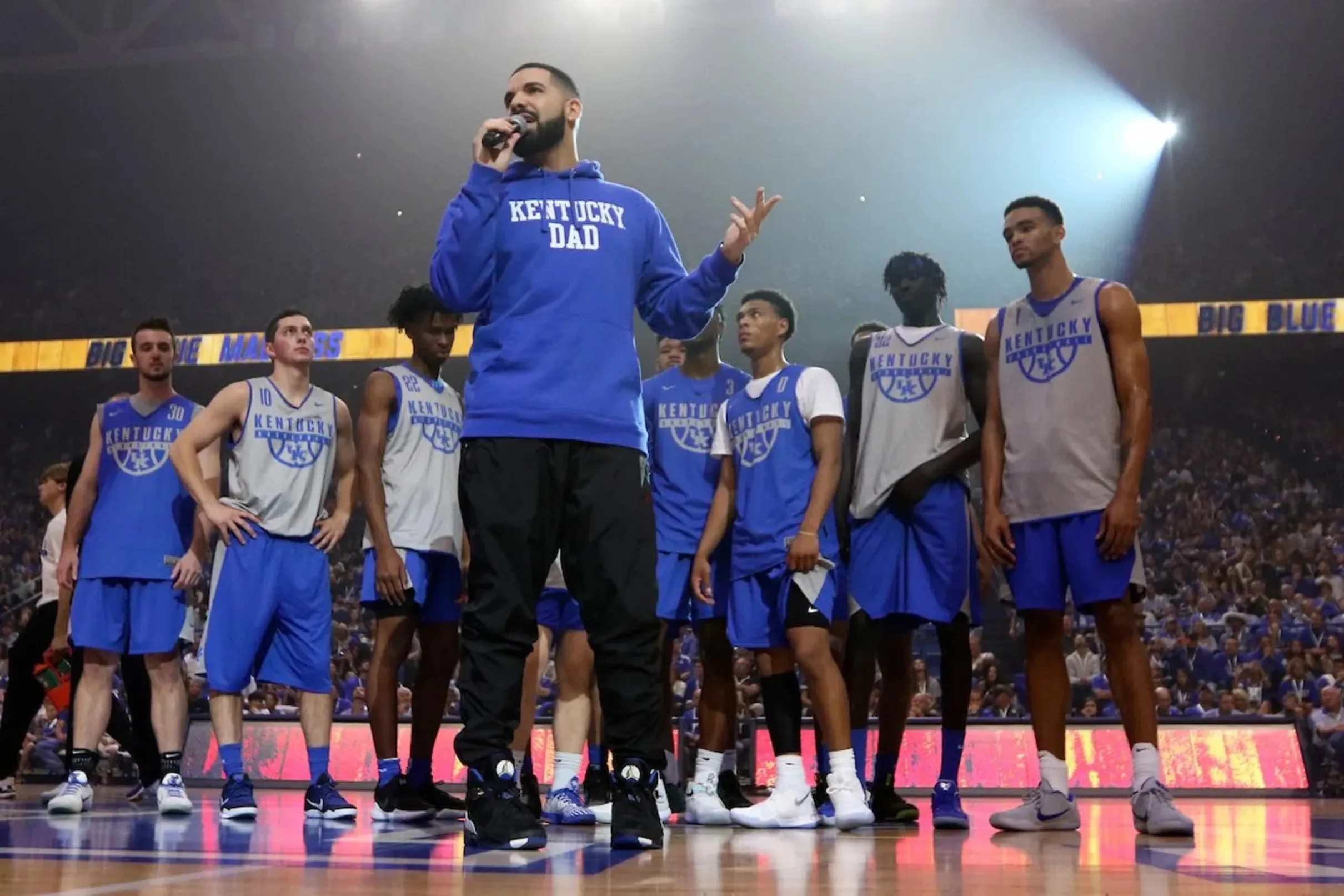Drake Notes That He Is a “Wildcat for Life” Before Losing $100,000 Bet ...