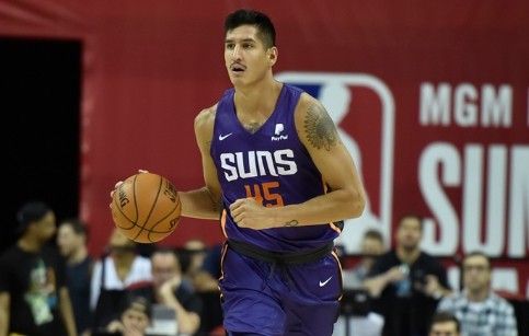 Derek Willis Signs Pro Contract