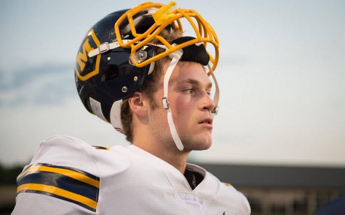 Top UK football commitment Brenden Bates loves ‘moving people against ...