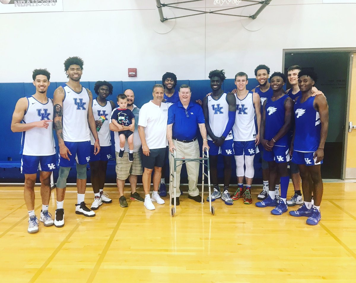 LOOK: Joe B. Hall stops by Kentucky’s practice, likes the team