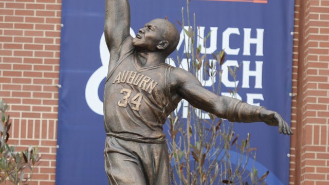Calipari said he peed on Charles Barkley’s statue at Auburn