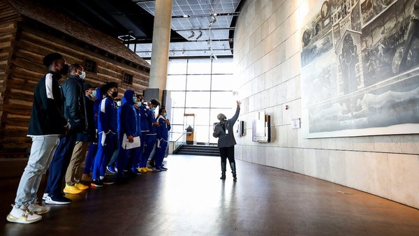 Darian Kinnard is your 2021 Jacobs Blocking Trophy winner