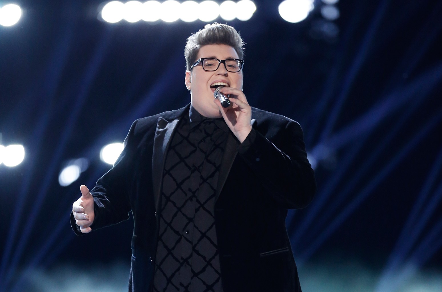 Jordan Smith will sing the national anthem on Saturday