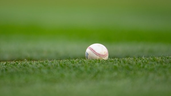 WATCH: Kentucky mics up defensive line coach Anwar Stewart