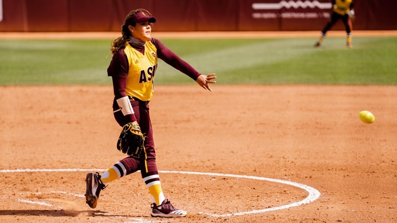Lopez Leads Softball to Series Win