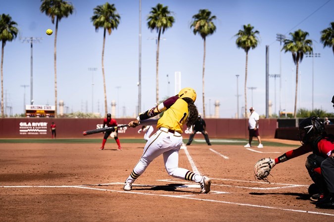 Cydney Sanders Named Finalist for NFCA National Freshman of the Year