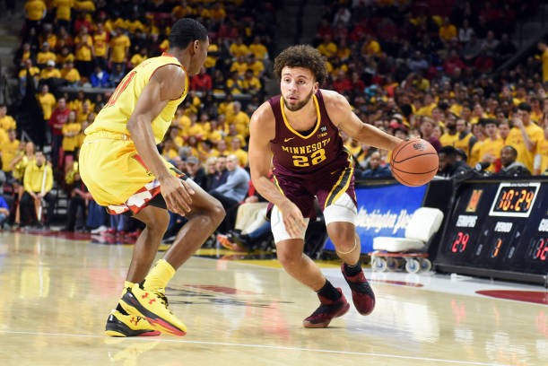 Video: Watch Minnesota's Amir Coffey Posterize MSU's Aaron Henry with ...