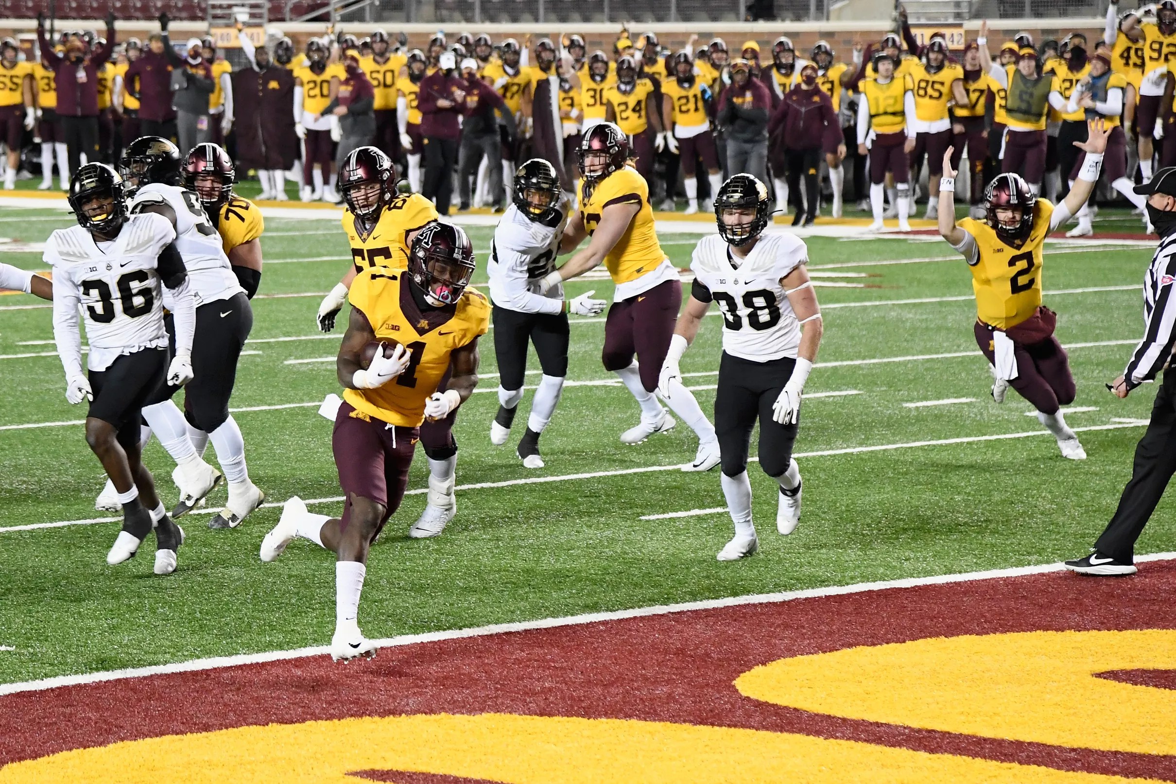 Gophers hold a 21-10 lead over Purdue