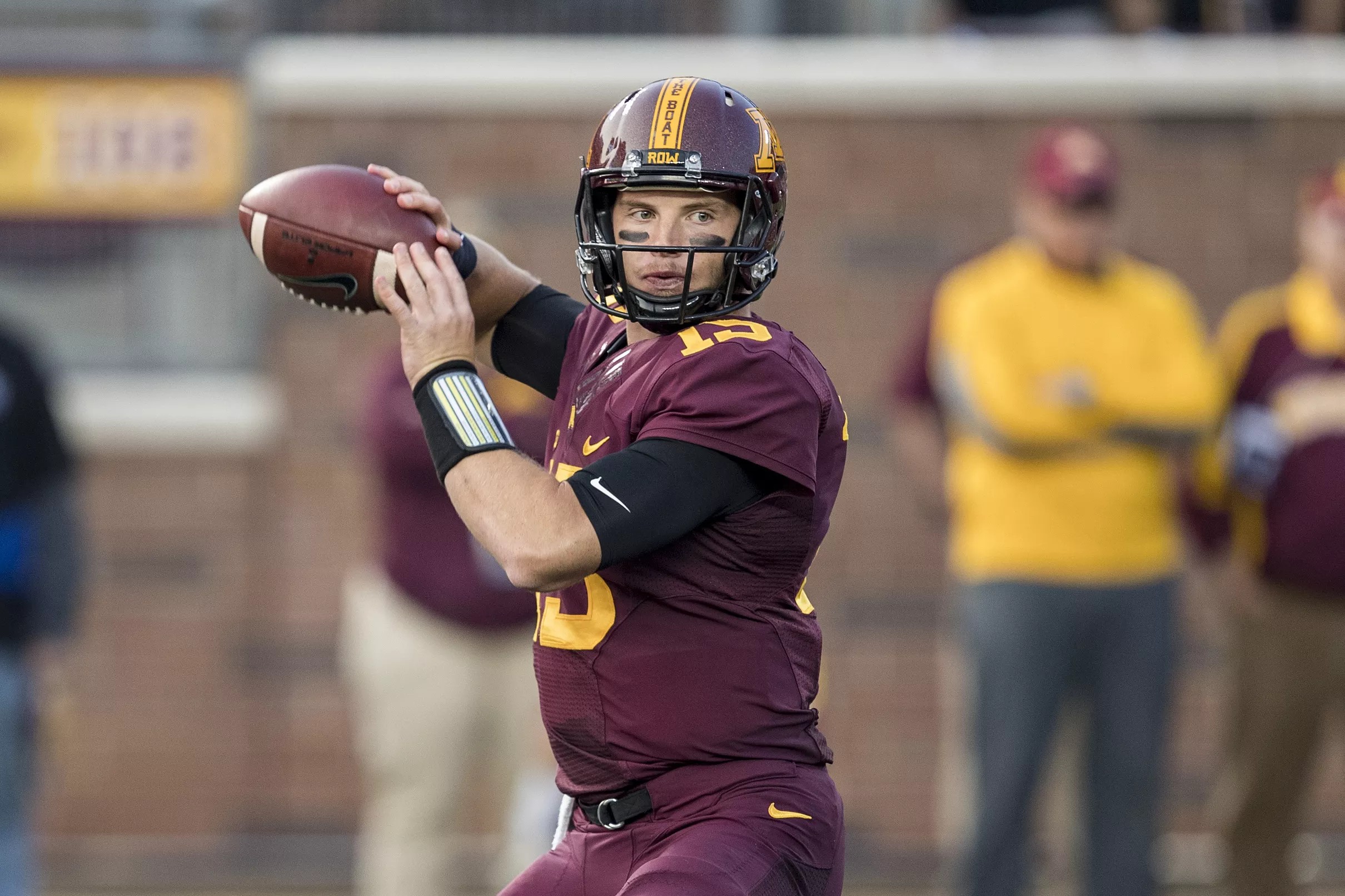 Minnesota Football beats Buffalo, 17-7