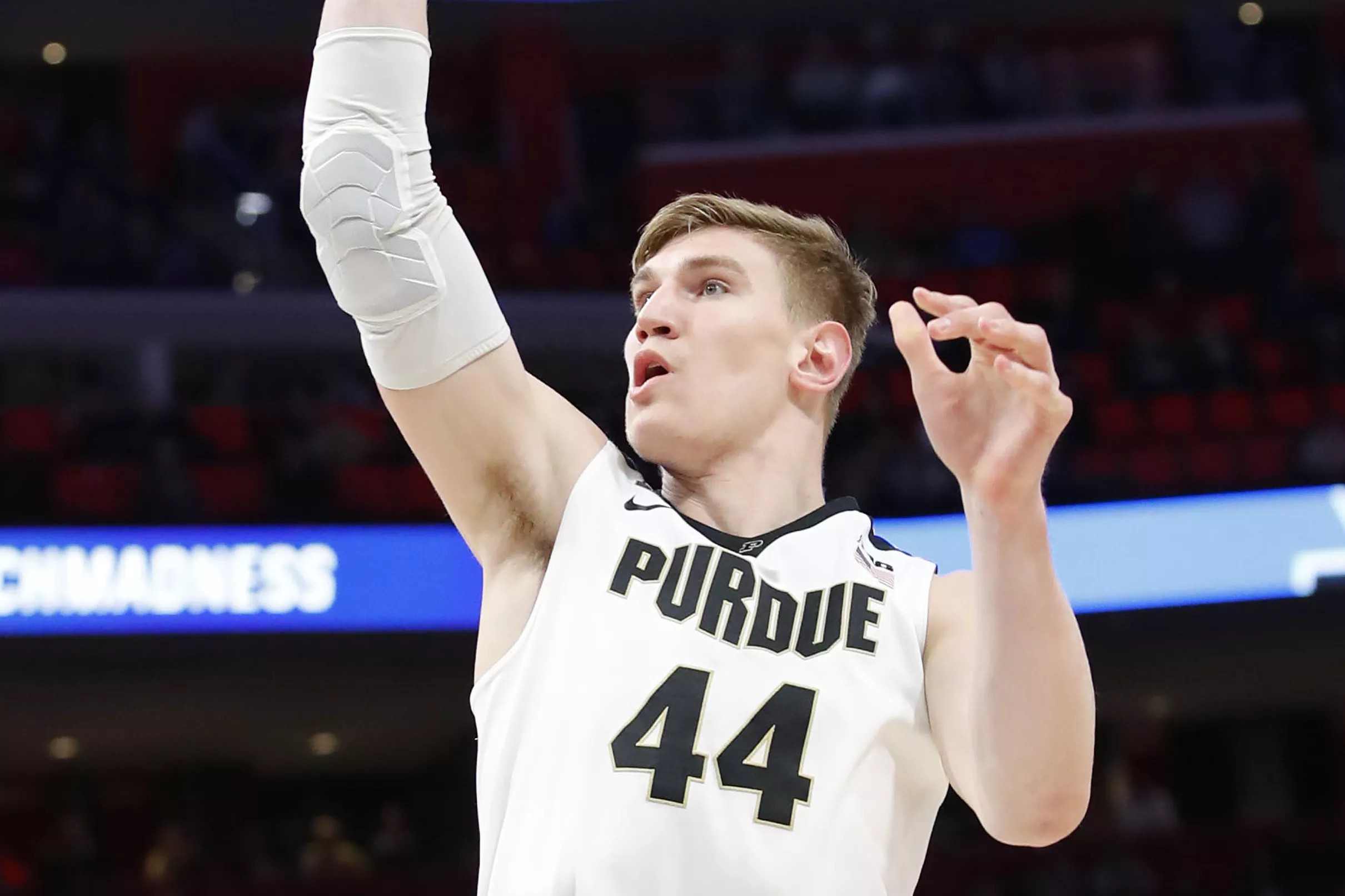 2018 NCAA Tournament: Isaac Haas Upgraded to “Game Time Decision”