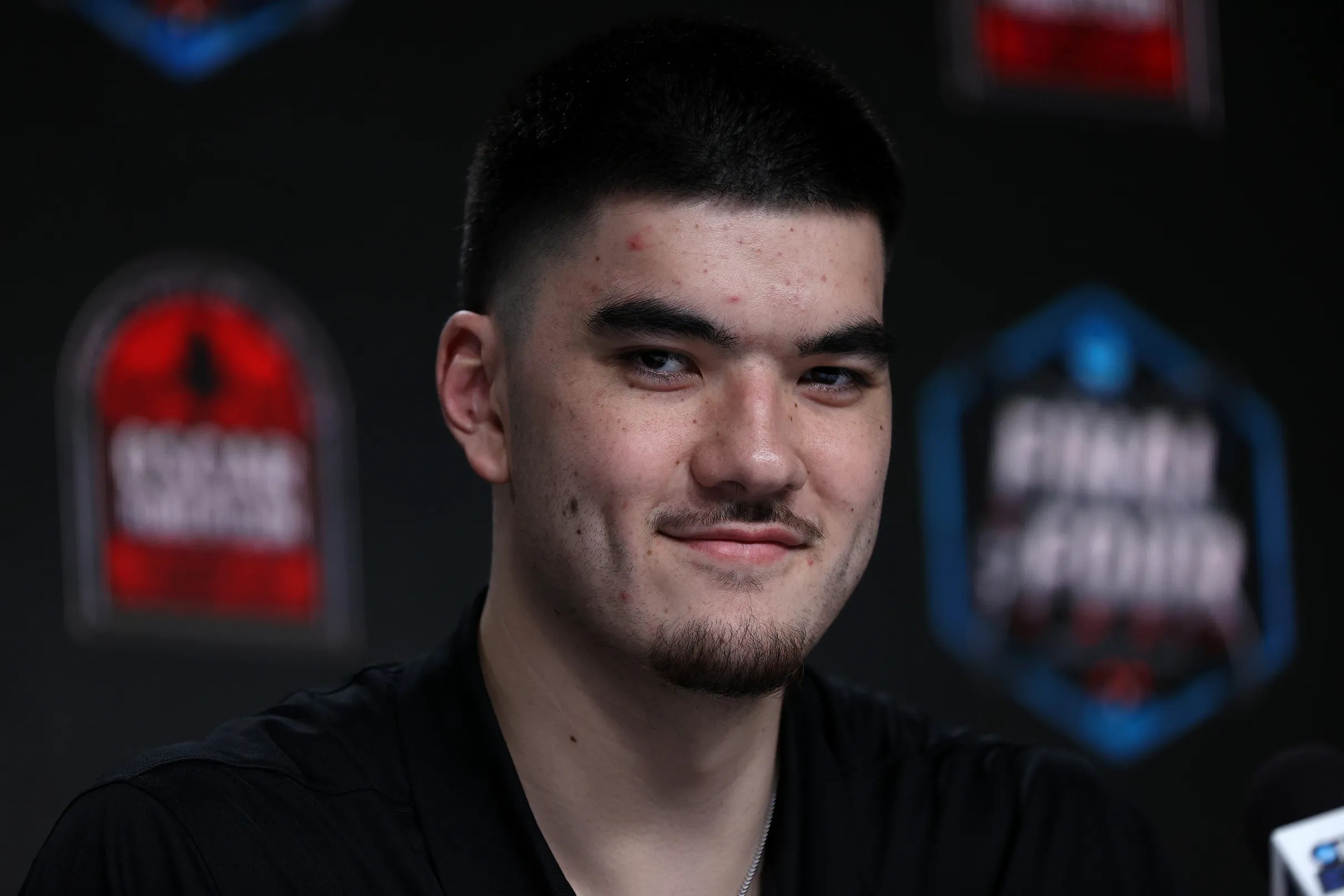 Zach Edey Wins the Wooden Award