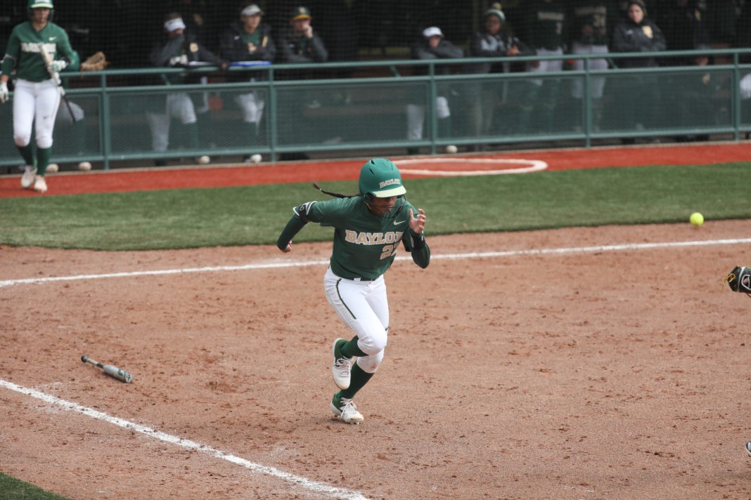 Softball hosts Baylor Invitational