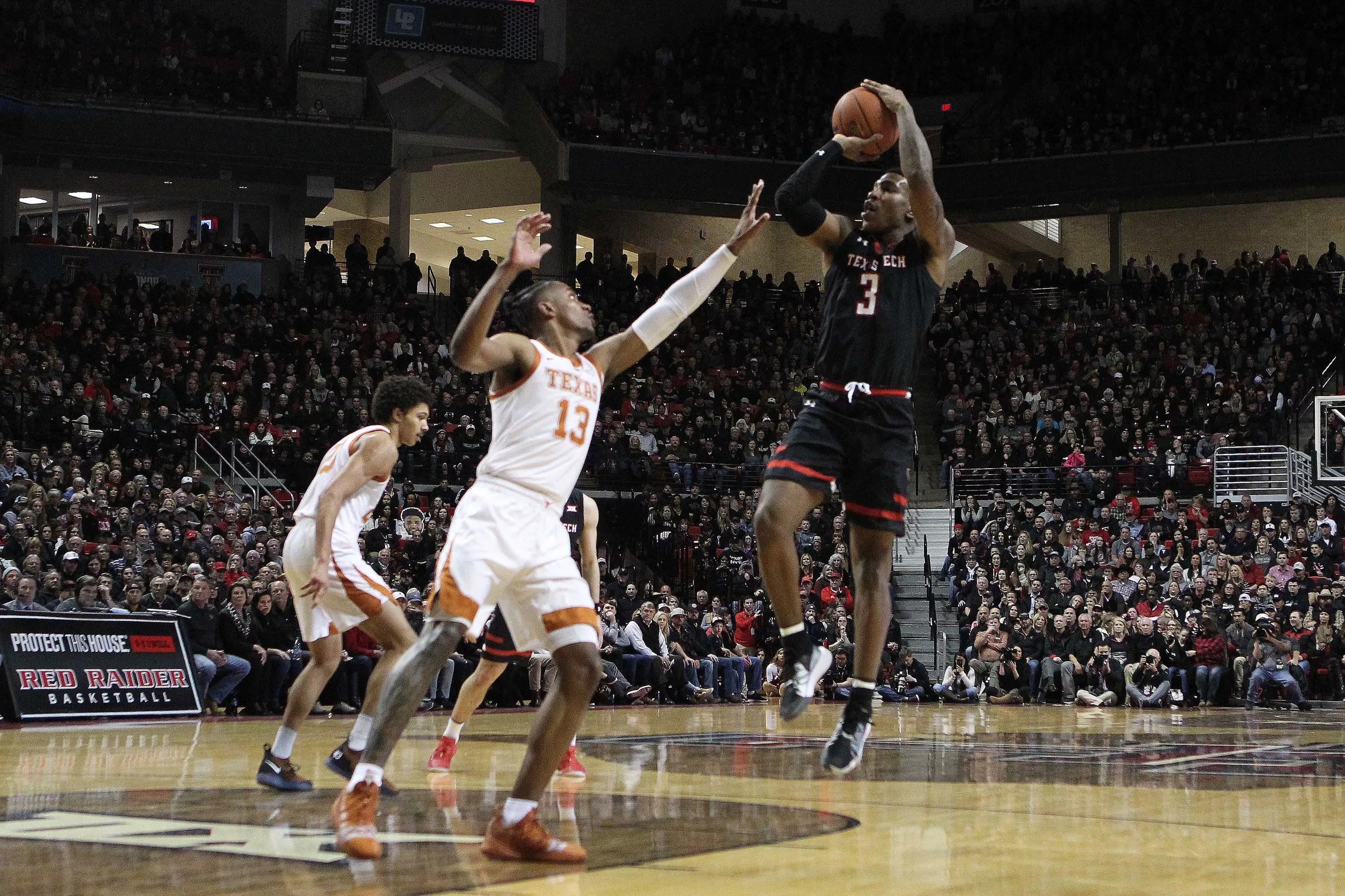 Stout defense leads to a Senior Night drubbing of Texas