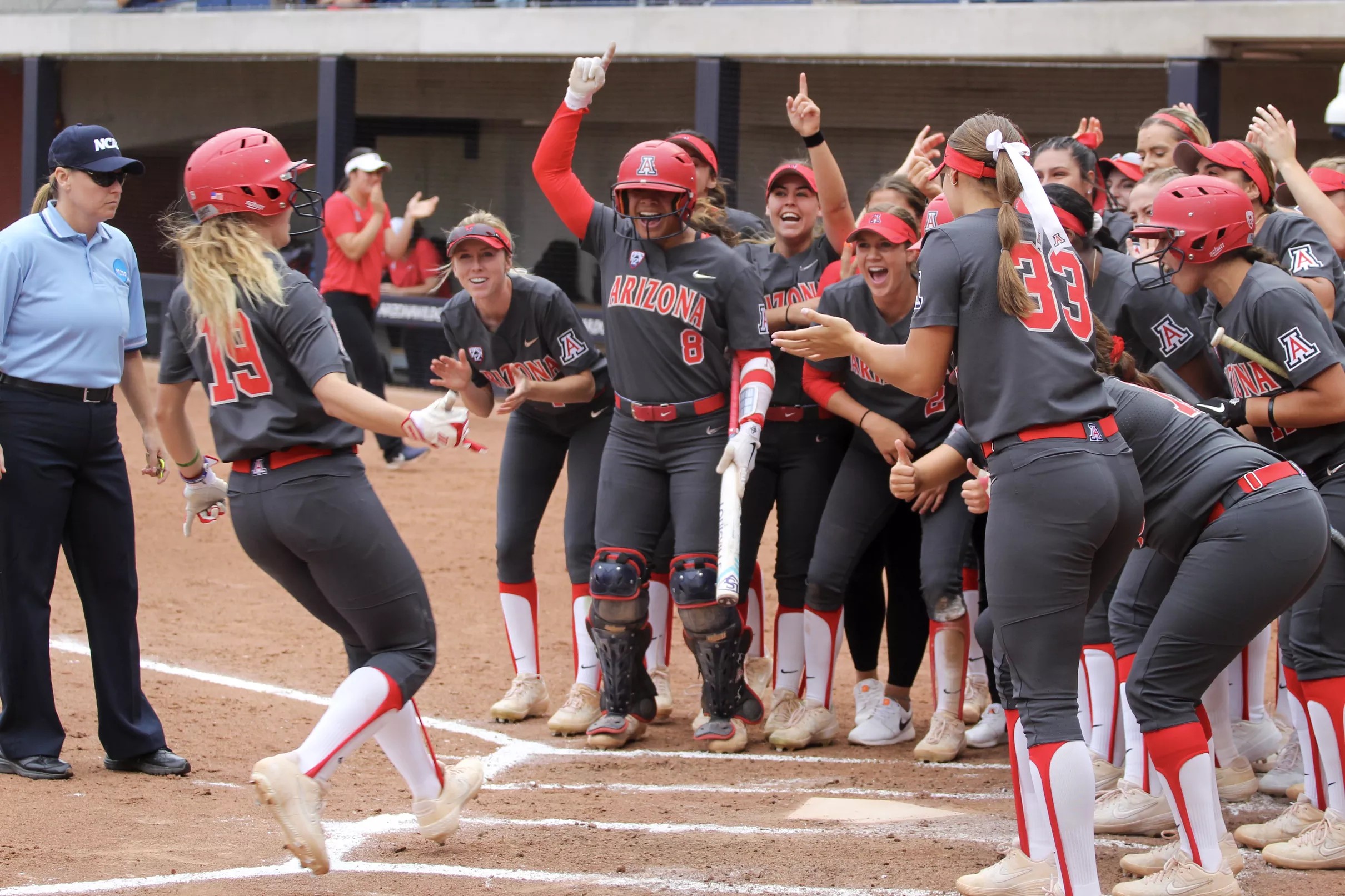 Arizona softball routs Auburn to win Tucson Regional, advance to Supers