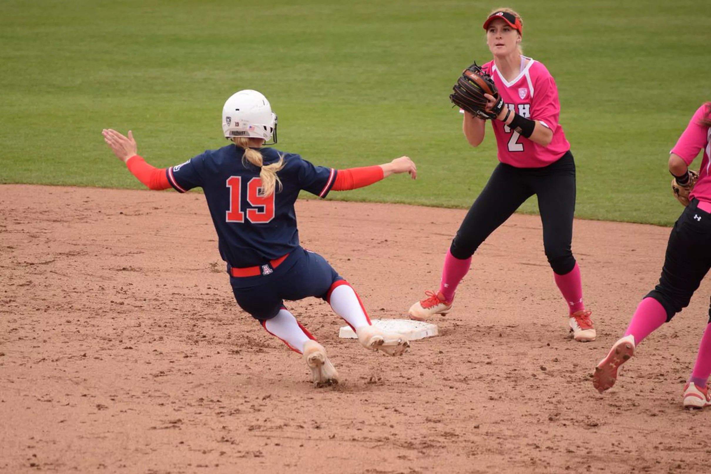 Arizona softball sweeps Utah with record-breaking win