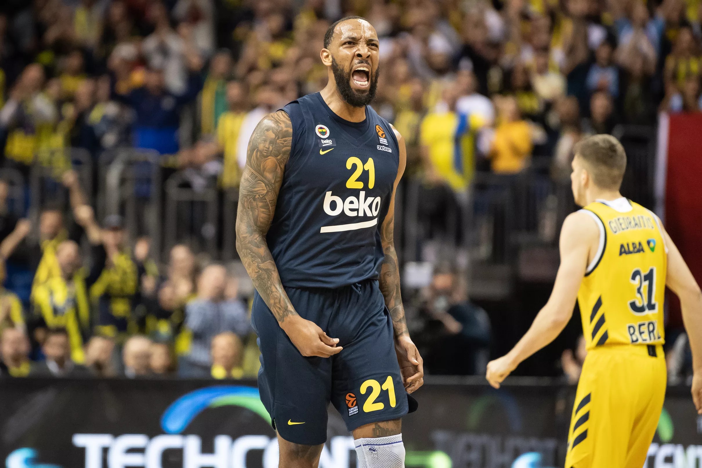 Derrick Williams signs with Spanish club Valencia