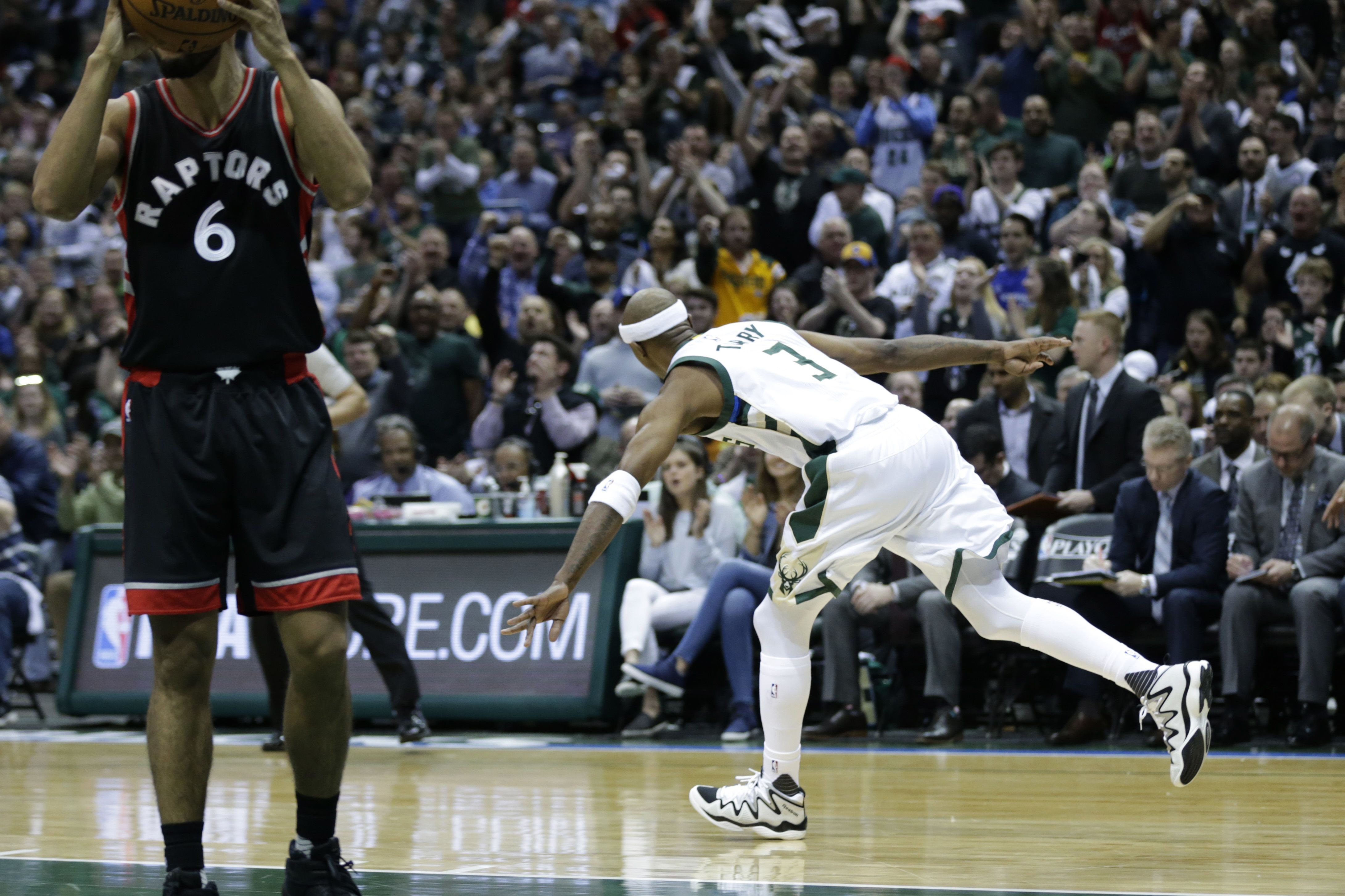 Jason Terry resigns with Milwaukee Bucks, one year deal