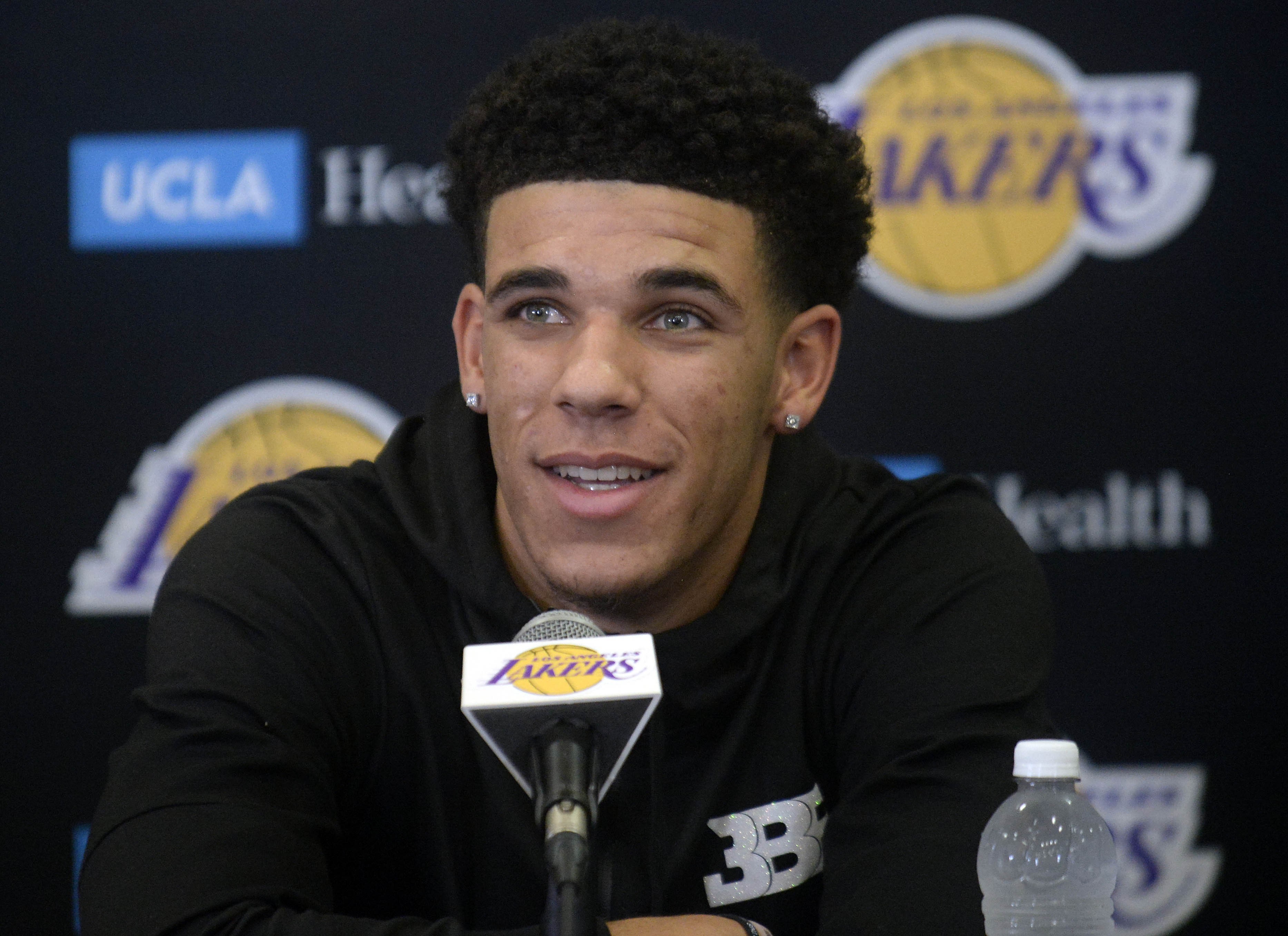 UCLA Bruins point guard Lonzo Ball to be groomed by Arizona Wildcats