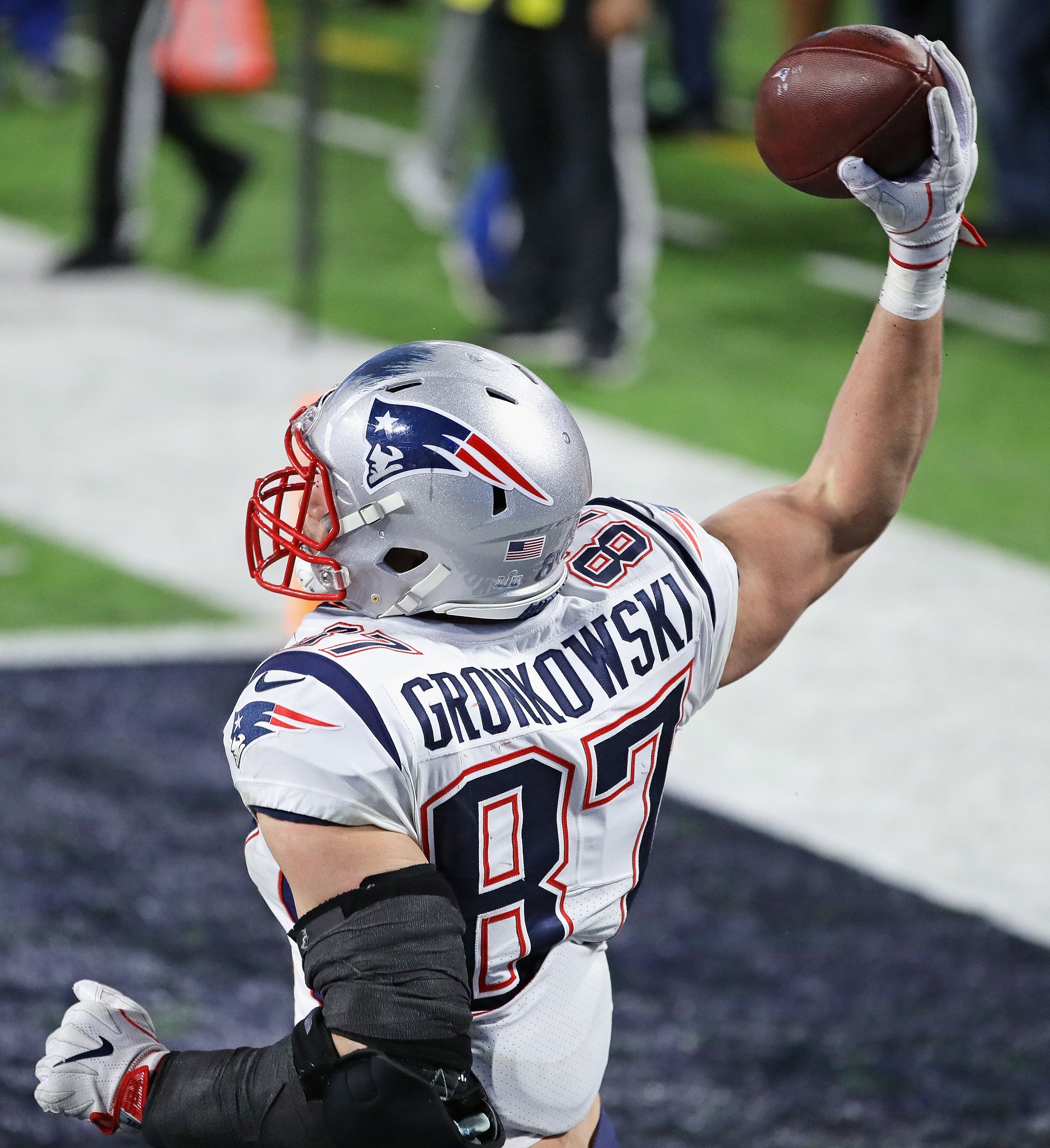 Rob Gronkowski confirms his return for 2018 on Instagram