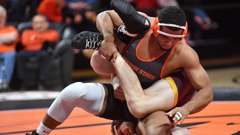 Beavers Trounce Lancers, 33-7