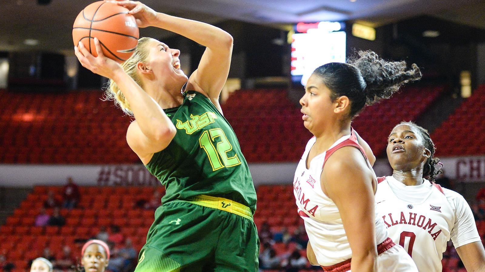 Jespersen Scores 1,000th point at Oklahoma