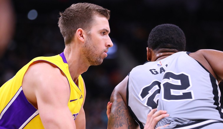 Travis Wear Key in Fourth Quarter of L.A. Lakers Debut
