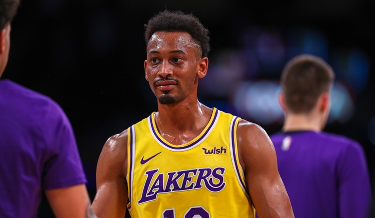 Lakers firman a Johnathan Williams a un contrato dual; Cortan a Travis Wear