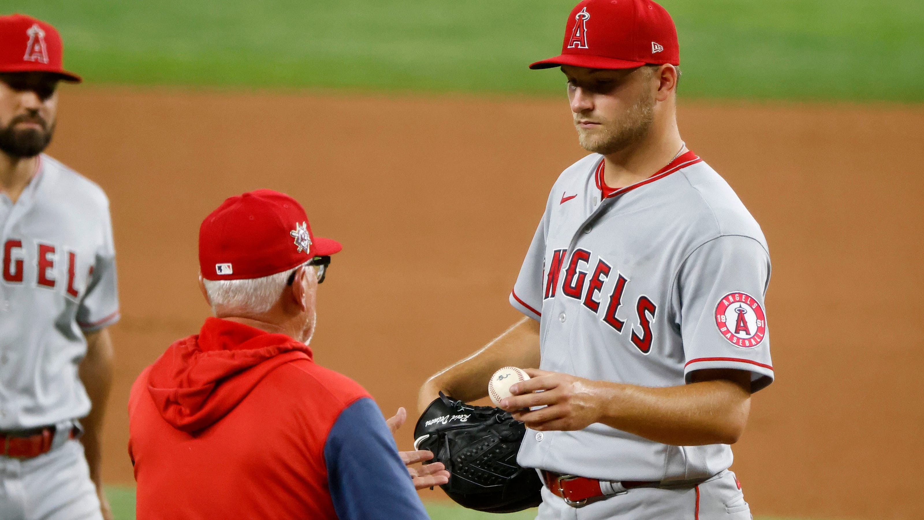 Friday's MLB: Angels issue IBB with bases loaded, beat Rangers 9-6