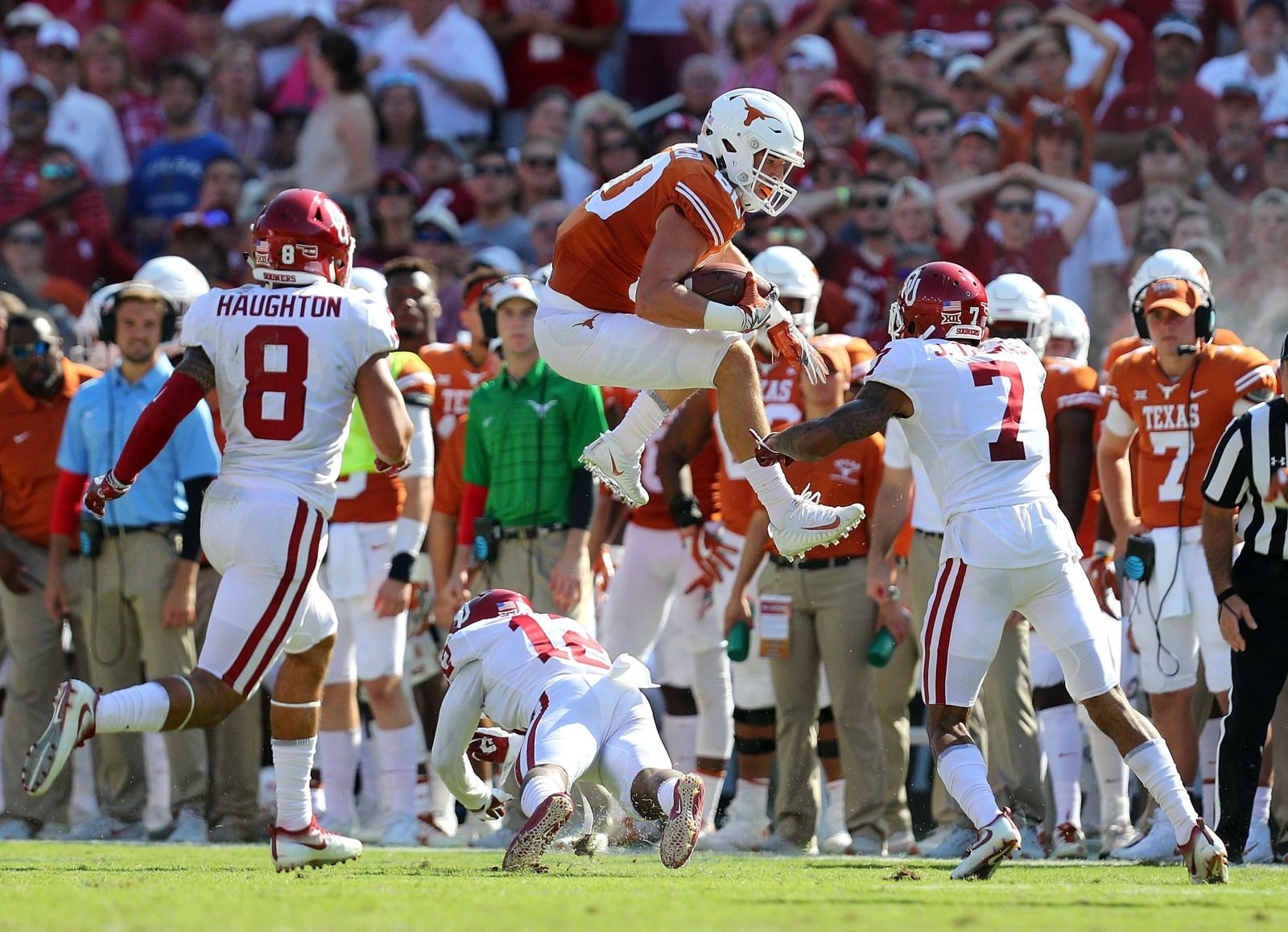 Texas Football: Red River Rivalry will be Big 12’s best game in 2018