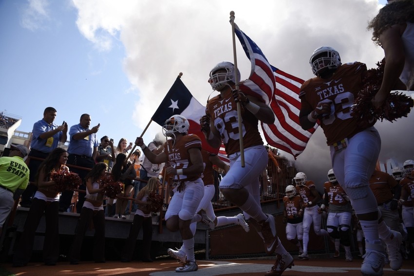 Texas Football Recruiting: WR Jordan Moore Considering the School