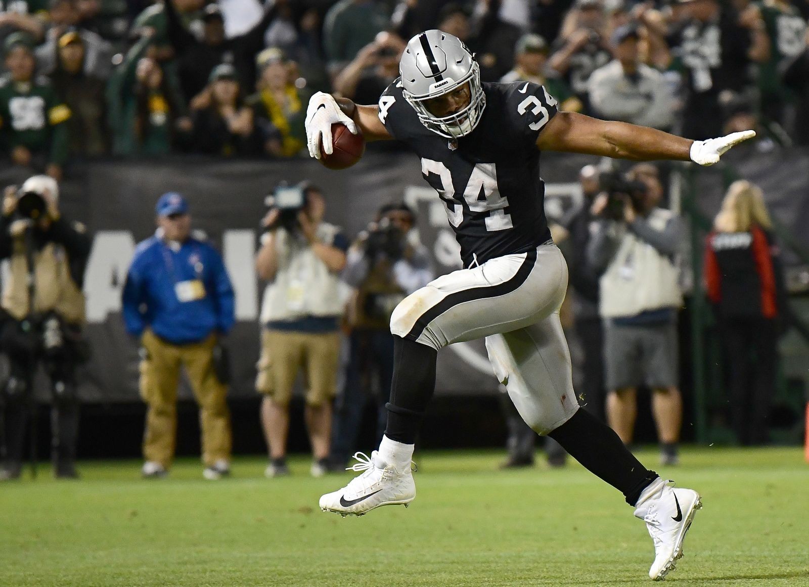 Texas Football in the NFL: Chris Warren III continues rolling with Raiders