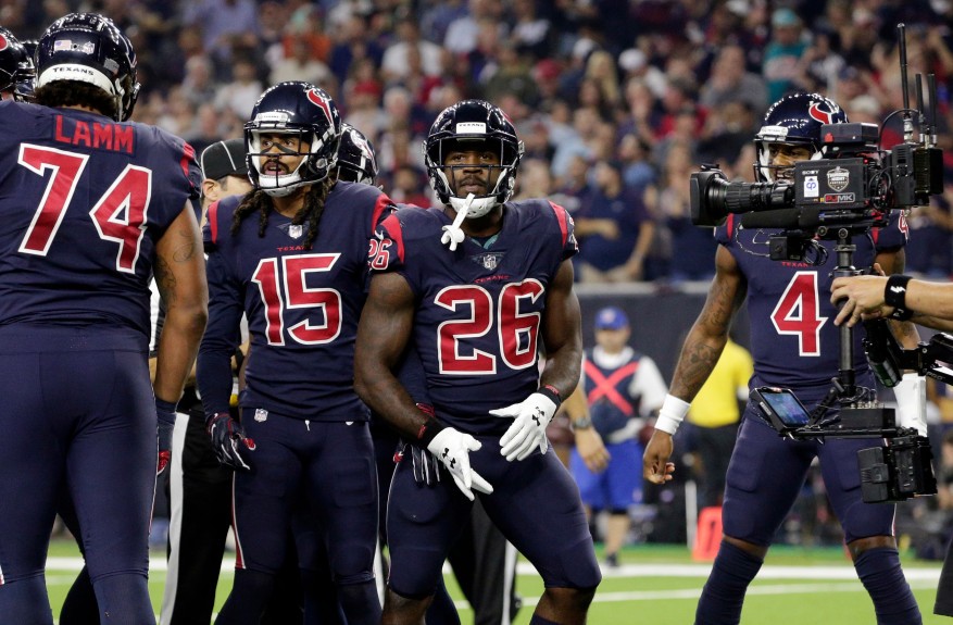 Deshaun Watson throws 5 TDs as Texans beat Dolphins 42-23