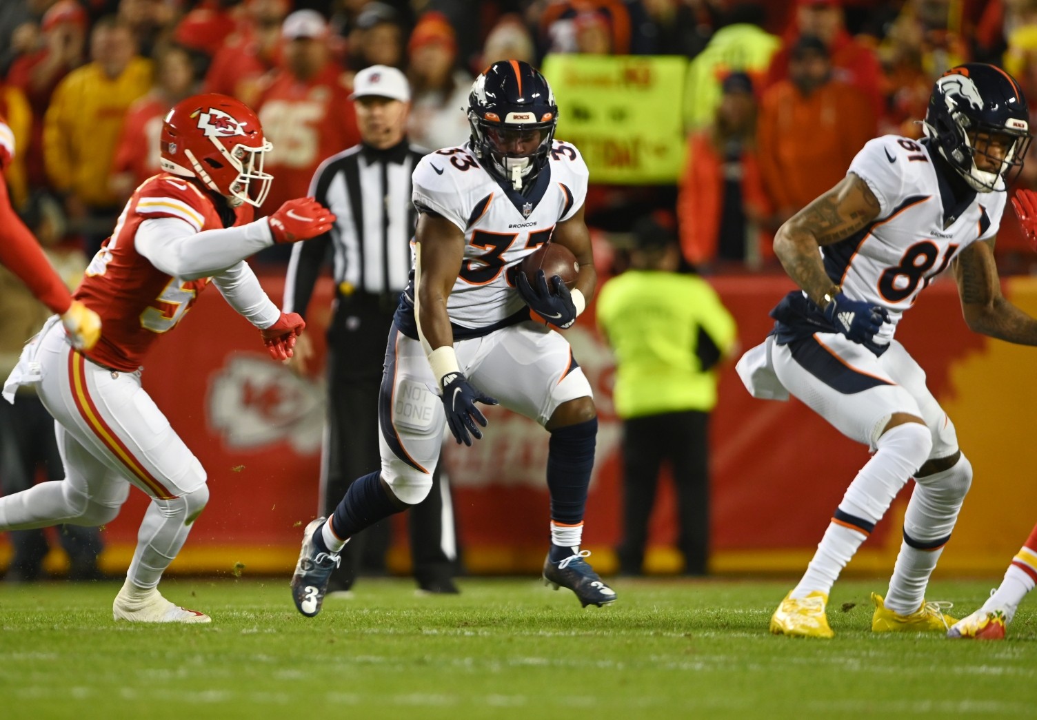 Broncos Briefs: Confusion reigned on fourth-down play late in first half